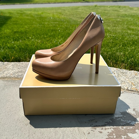Michael Kors | Shoes | Vintage Michael Kors Court Pumps Cream | Poshmark